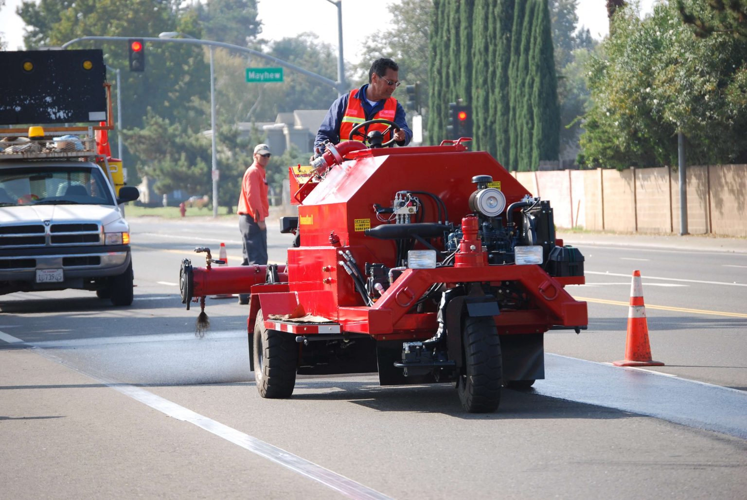 Самоходная машина для нанесения защитных текстурных эмульсий ...